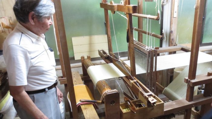 "Hand weaving"? Japanese Hand looms and Power looms used in Kimono ...