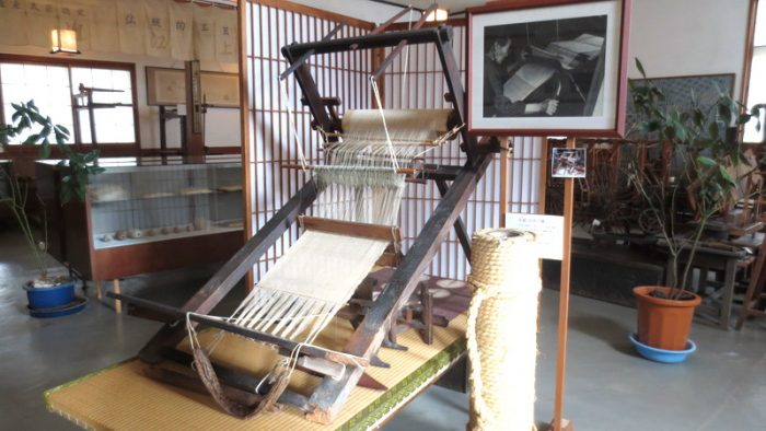 "Hand weaving"? Japanese Hand looms and Power looms used in Kimono ...